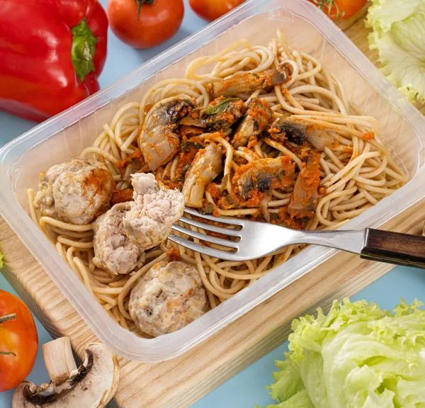 Заказать Митболы из трех видов мяса в томатном соусе с грибами с ...